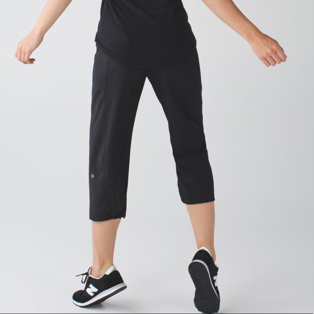 Lululemon Step Lively Jogger Crop Black Size 8 - Gem